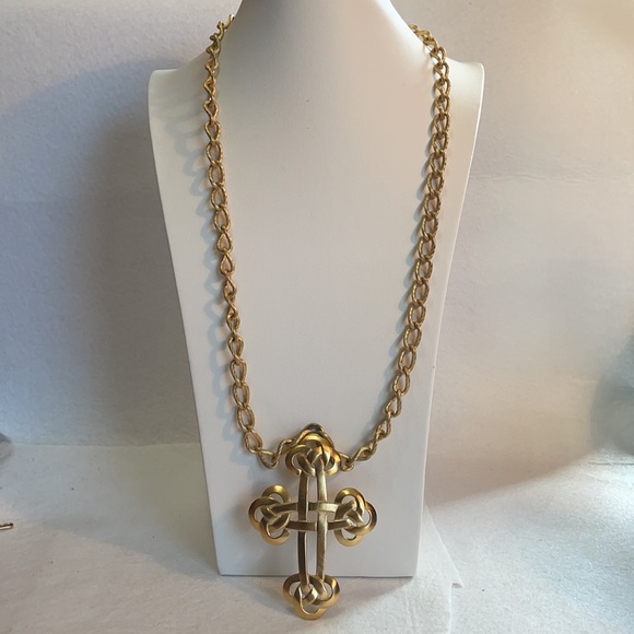 Trifari | Jewelry | Vintage Trifari Gold Tone Celtic Knot Cross On Gold ...
